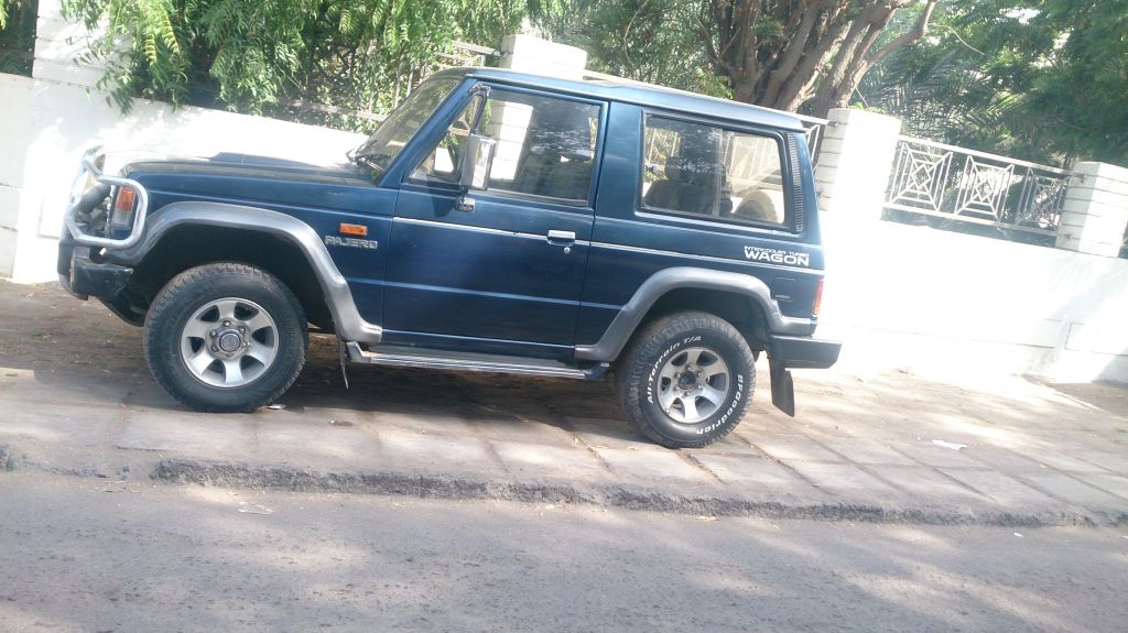 Mitsubishi Pajero châssis court à Djibouti