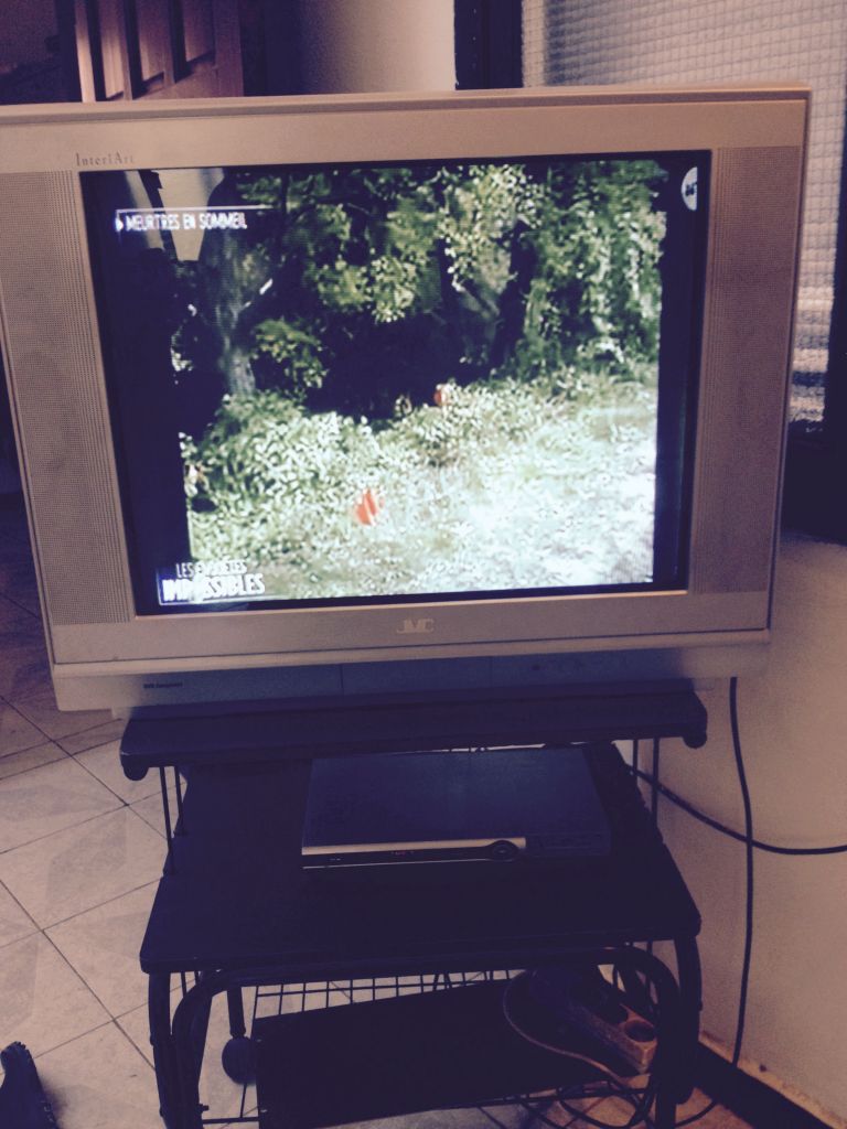 TV + DÉCODEUR DJIBNET + TABLE à Djibouti