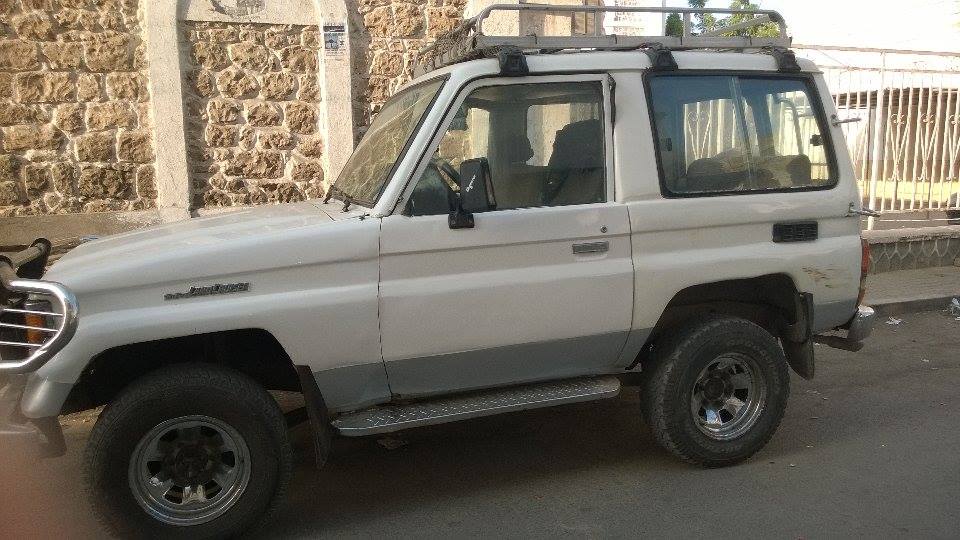 Land Cruiser Toyota châssis court à Djibouti