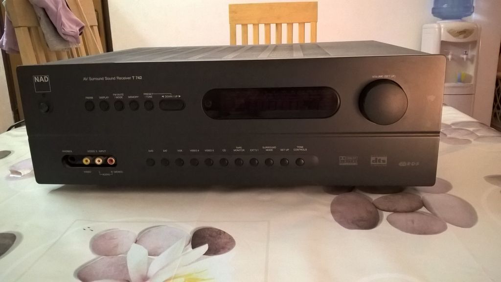 Ampli home-cinema NAD T742 à Djibouti