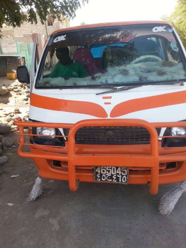 Mini bus Toyota Hilux à Djibouti