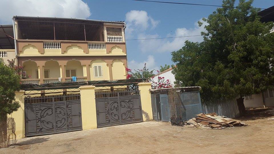 MAISON F4 à Gabode 4, rez de chaussée avec climatisseurs, 2 entrées, 1 parking et une véranda à ...