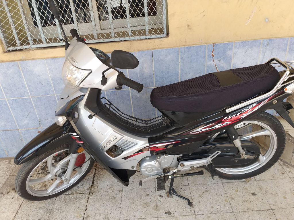 Moto de marque jincheng 110-19 à Djibouti