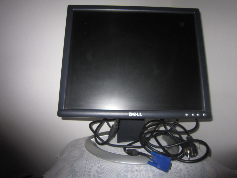 Écran de pc modèle (Dell) en bon état à Djibouti
