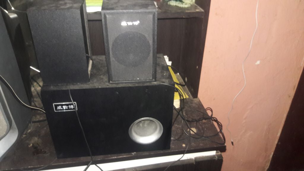 Baffe plus 2 enceintes à Djibouti