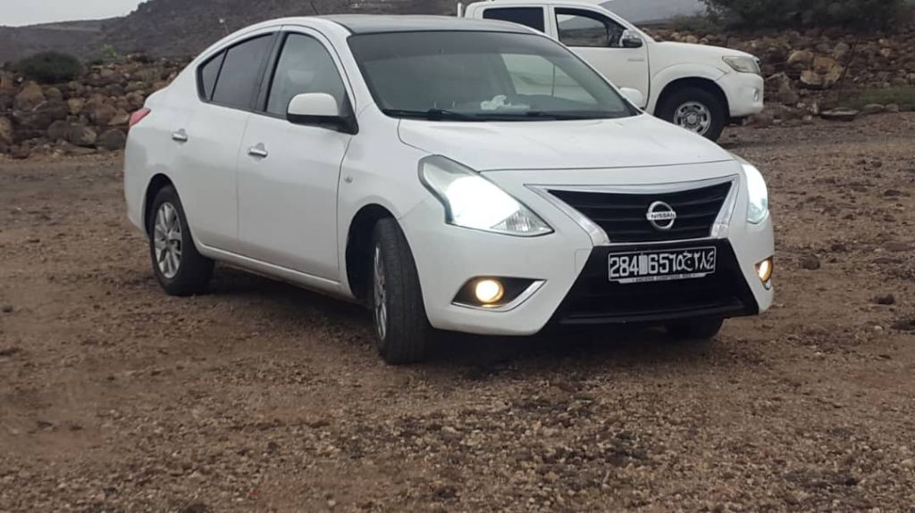 NISSAN ALMERA très bien entretenue à Djibouti