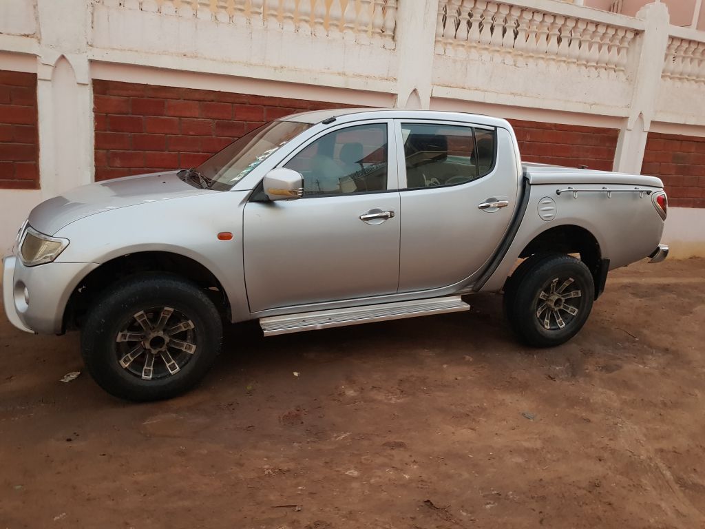 Vehicule MITSUBISHI L200 PICK UP à Djibouti