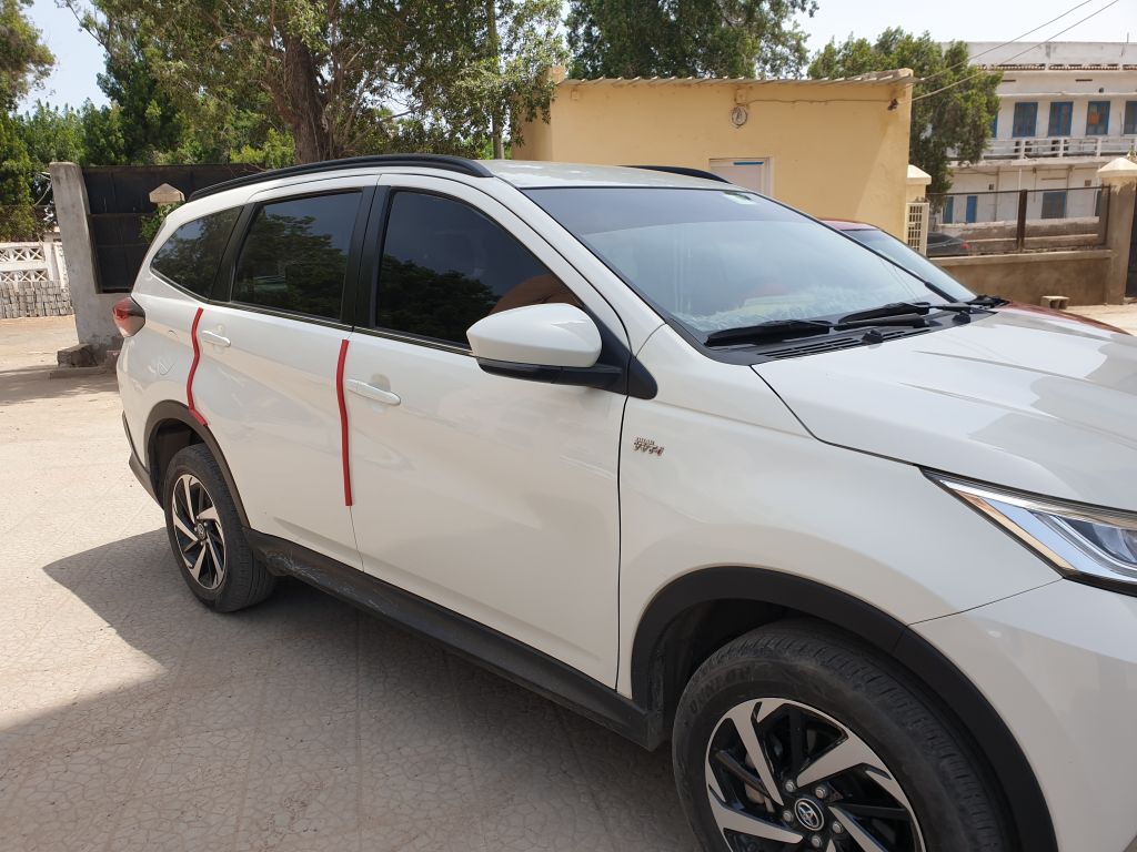 Voiture Toyota Rush toutes options à Djibouti
