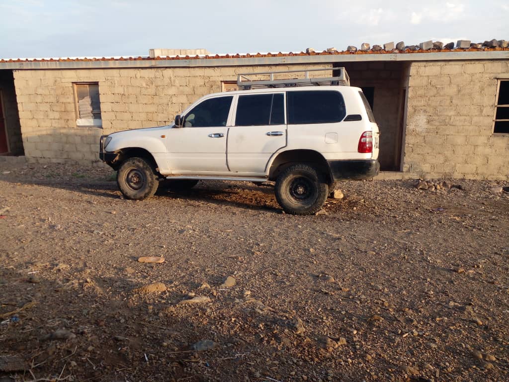TOYOTA Land cruiser HZJ105 à Djibouti