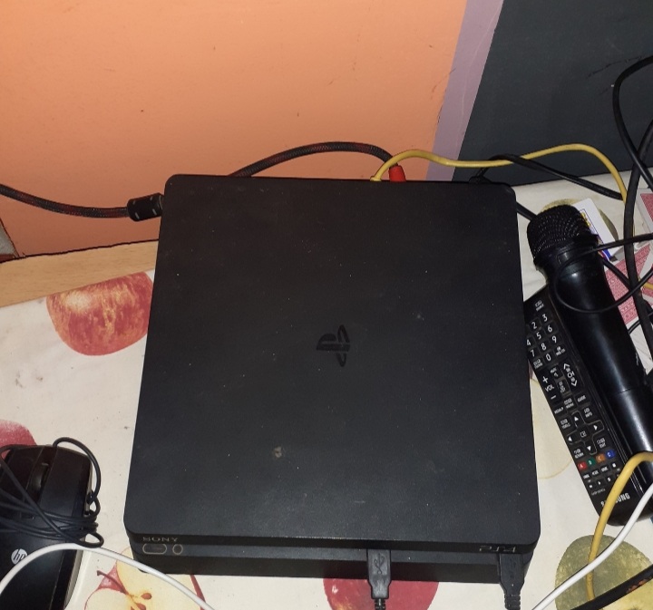 Console PS4 slim Sony à Djibouti