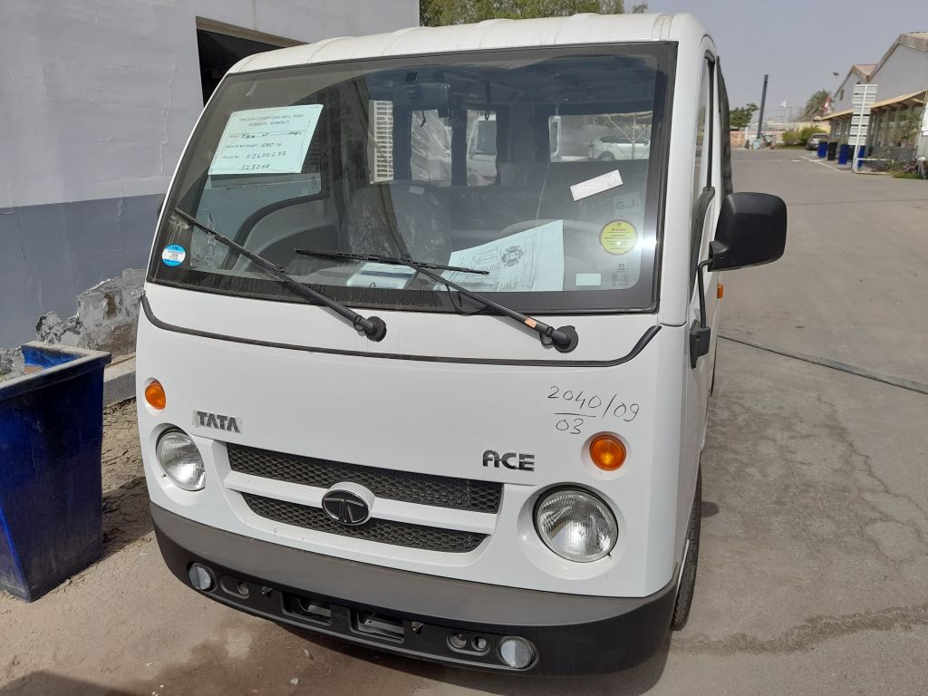 Bajaj TATA magic à Djibouti