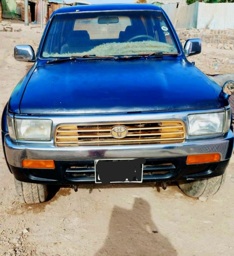 Toyota hilux surf 4x4 à Djibouti