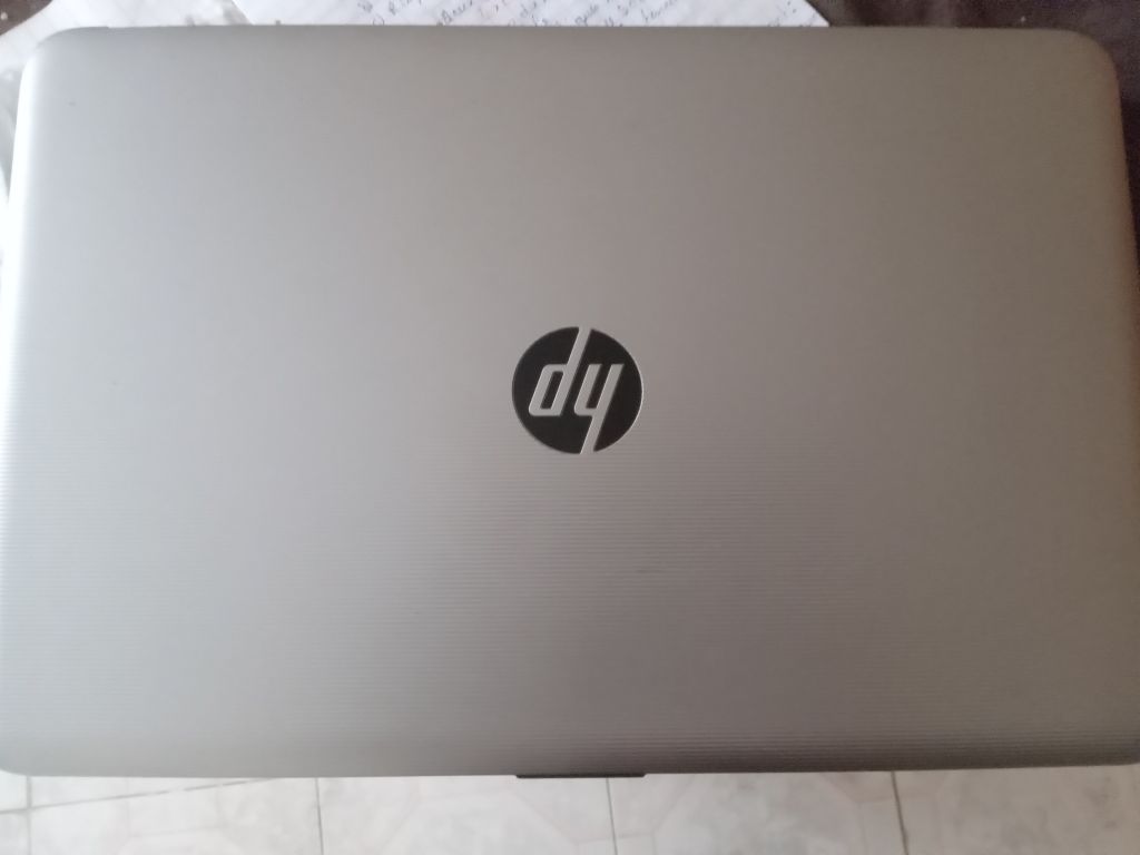 PC HP gris à Djibouti