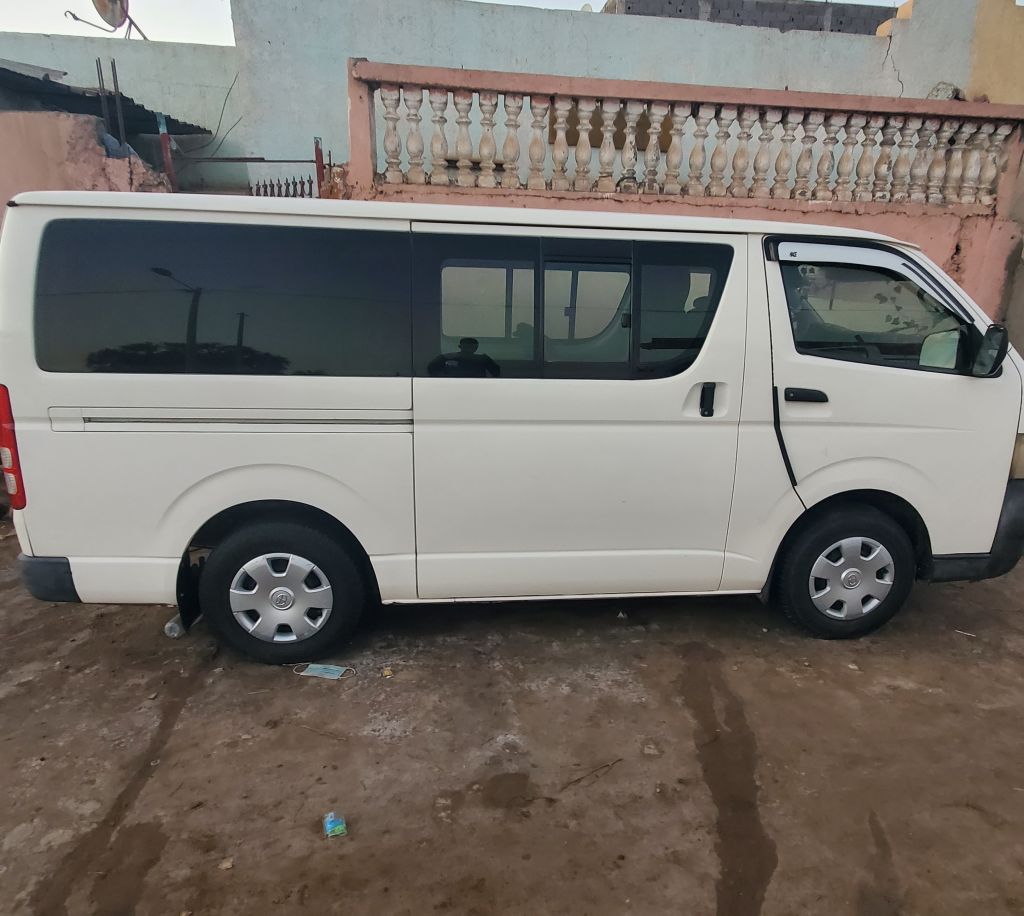 Mini bus Toyota Hiace FOR RENT a louer à Djibouti