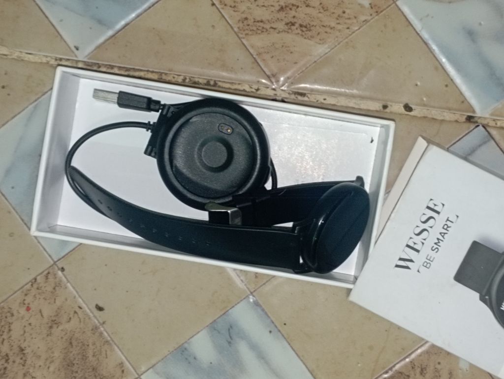 Wesse Smartwatch Waterproof Utilisé 3 jours à Djibouti