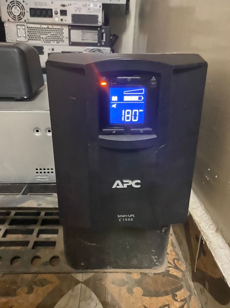 Onduleur APC smart UPS c1500 occasion à Djibouti