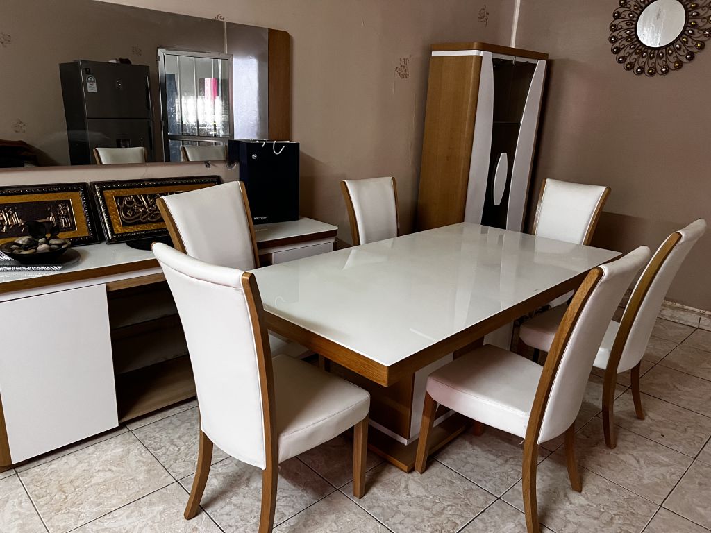 Ensemble de meubles. à Djibouti