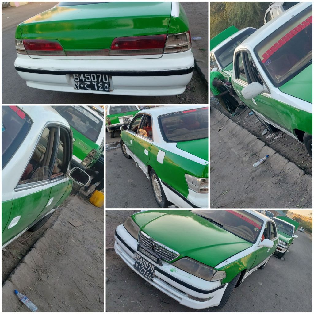 Voiture Toyota Taxi Mark 2 à Djibouti