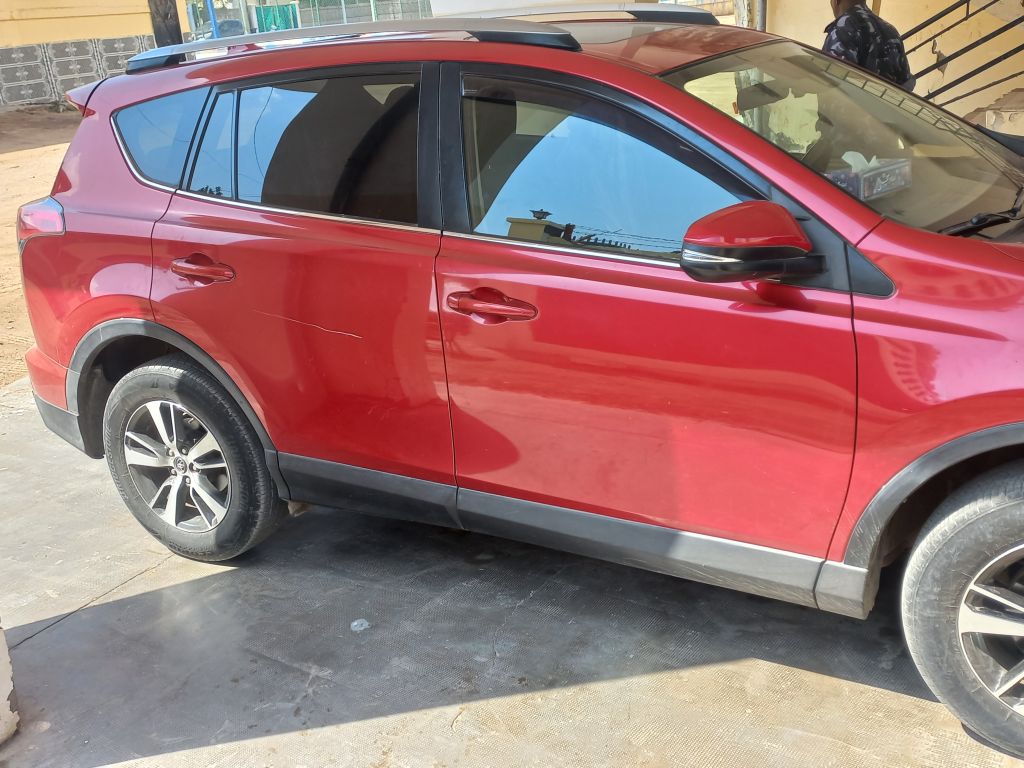 Voiture Toyota Rav4 2016-17 à Djibouti