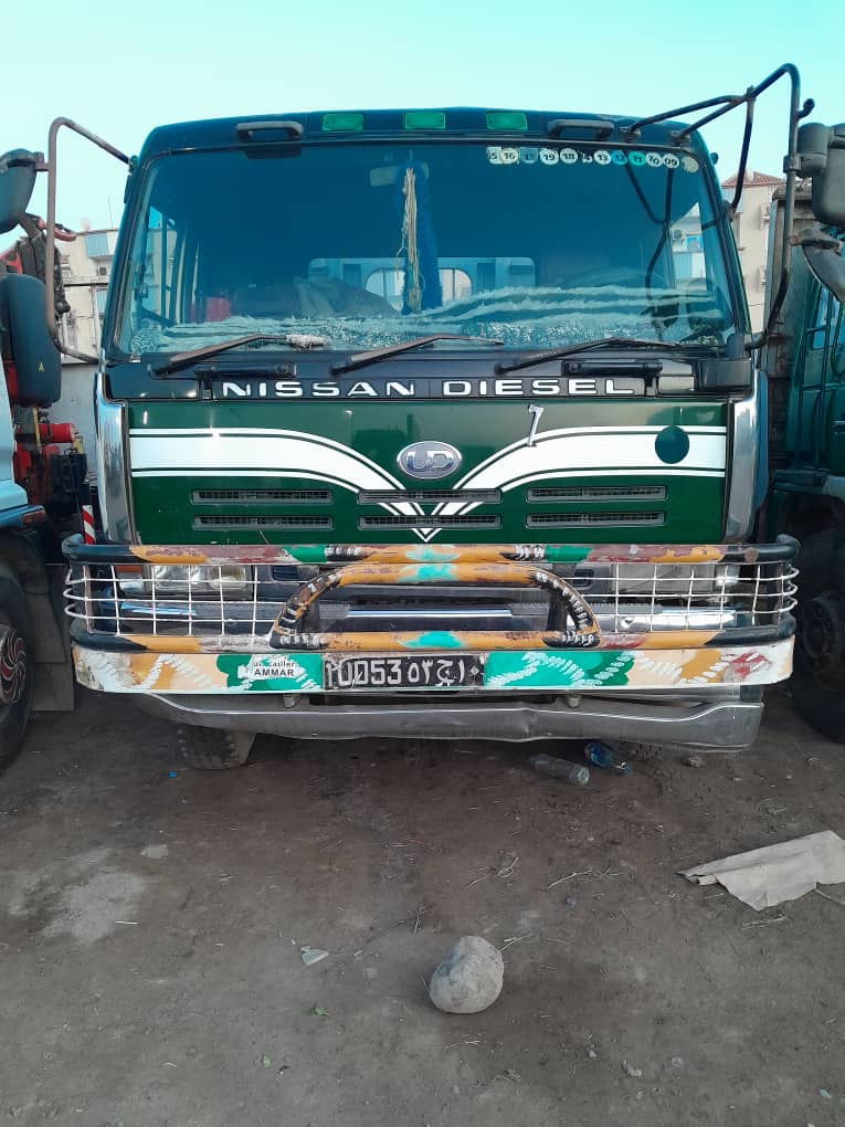 Camion Nissan Diesel (waraat) à Djibouti