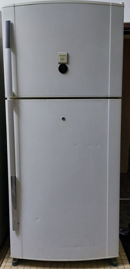 Grand Frigidaire SHARP à Djibouti
