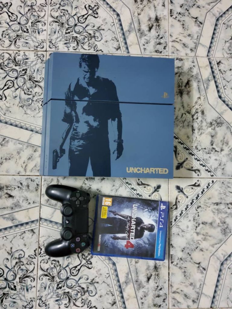 PS4 édition limité Uncharted à Djibouti