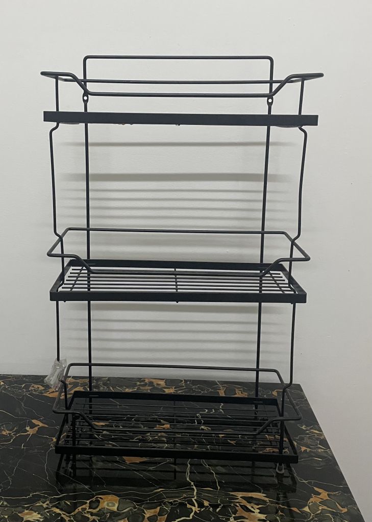 Three-level Shelf / Étagère à trois niveaux à Djibouti