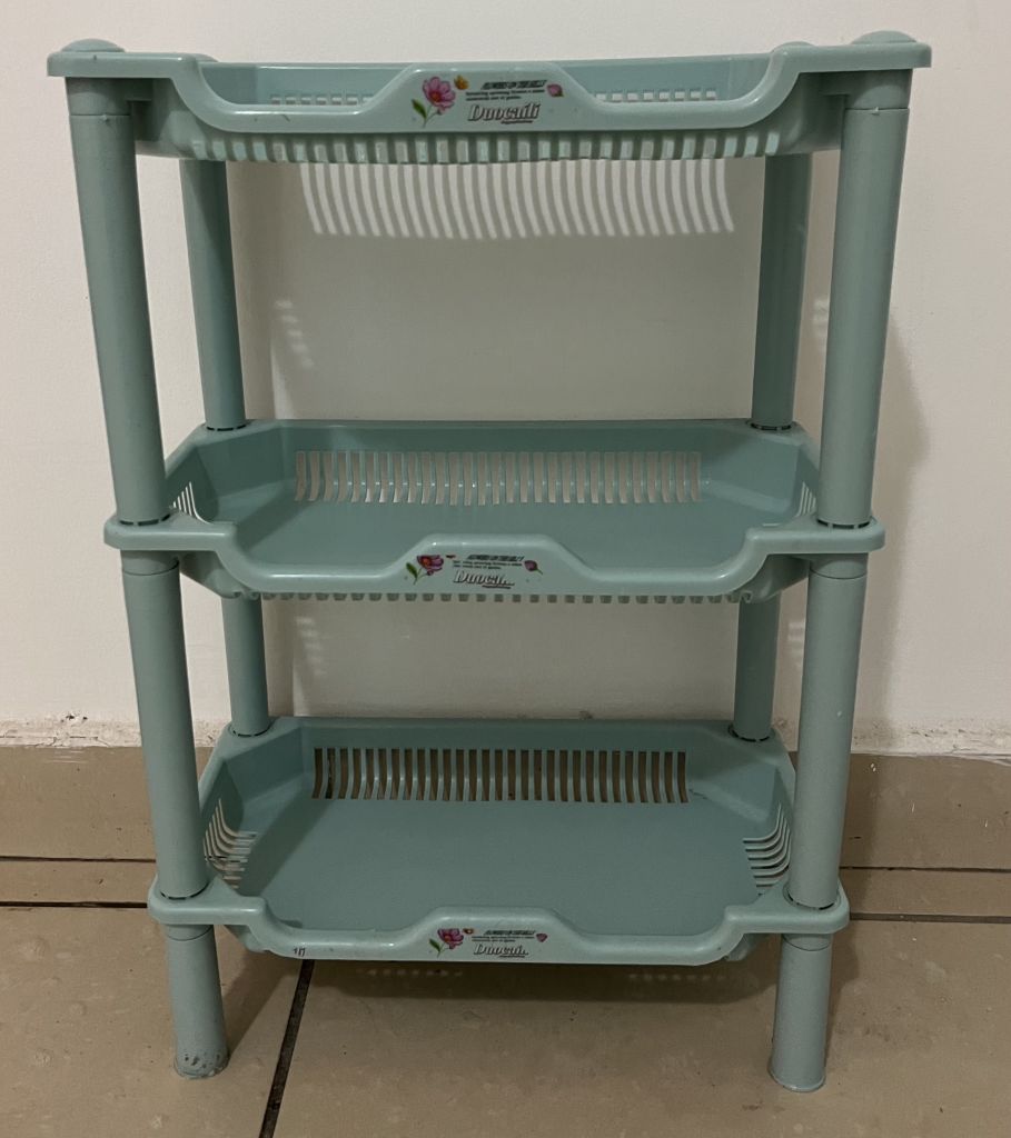 Three-level Shelf / Étagère à trois niveaux à Djibouti