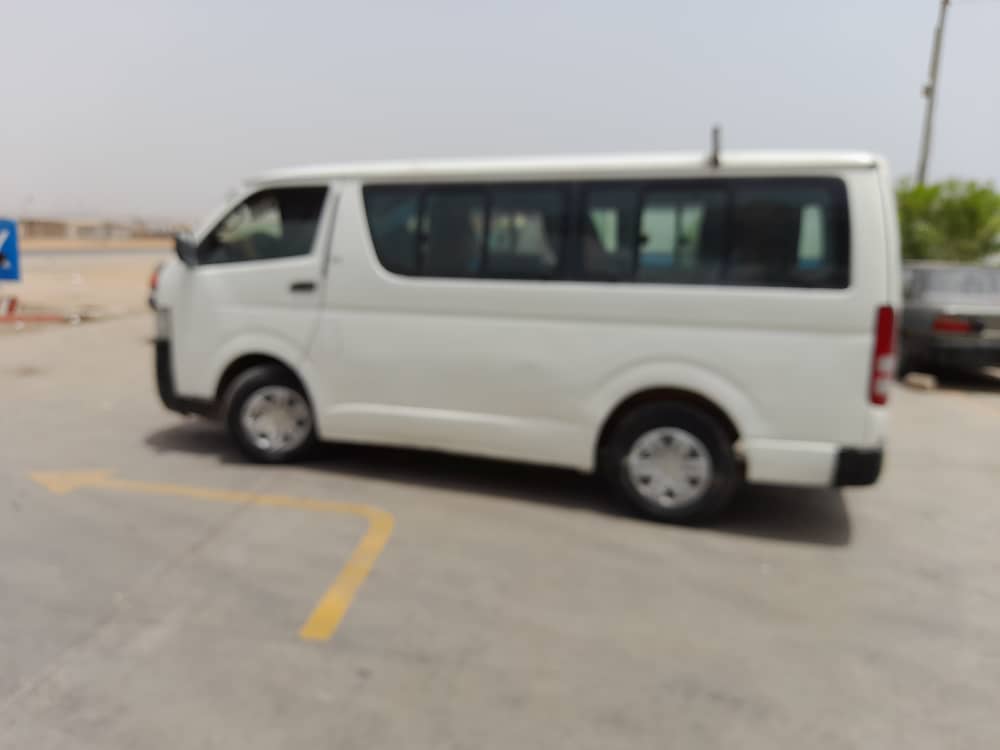 Mini-Bus Toyota Hiace 15 Places à Djibouti