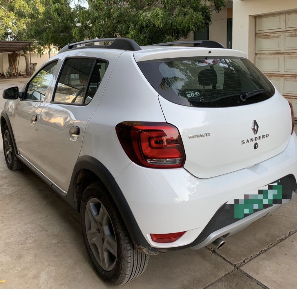 Voiture de Marque Renault Sandero tout neuve en bon état, sans accident ...