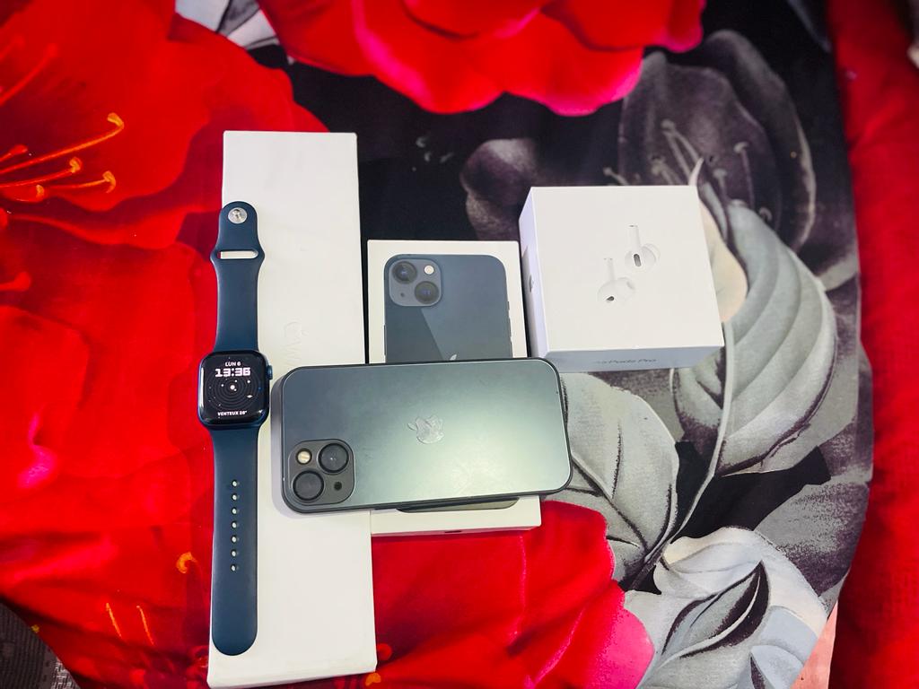 IPhone 13 avec son Apple Watch série 7 à Djibouti