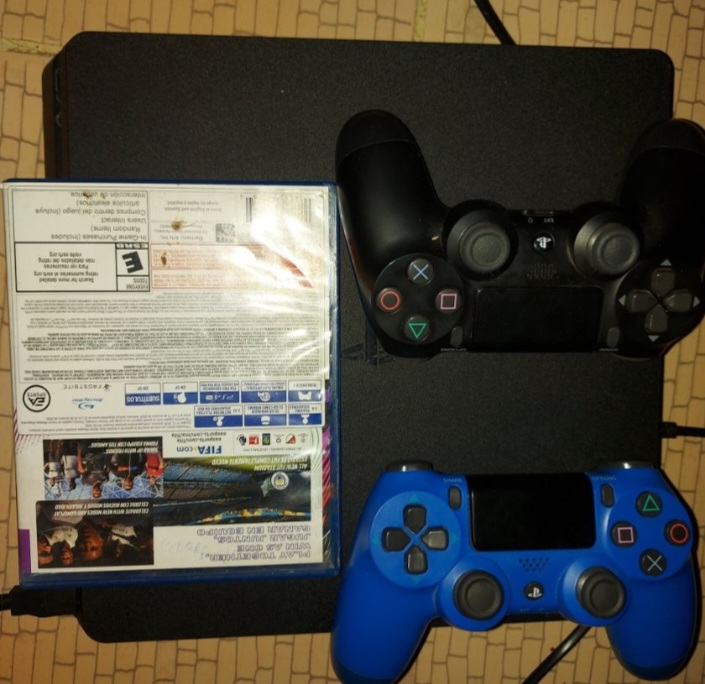 Console PS4 Slim à Djibouti