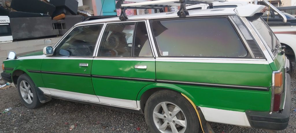 Voiture Taxi Marque Toyota Mark II Familial à Djibouti