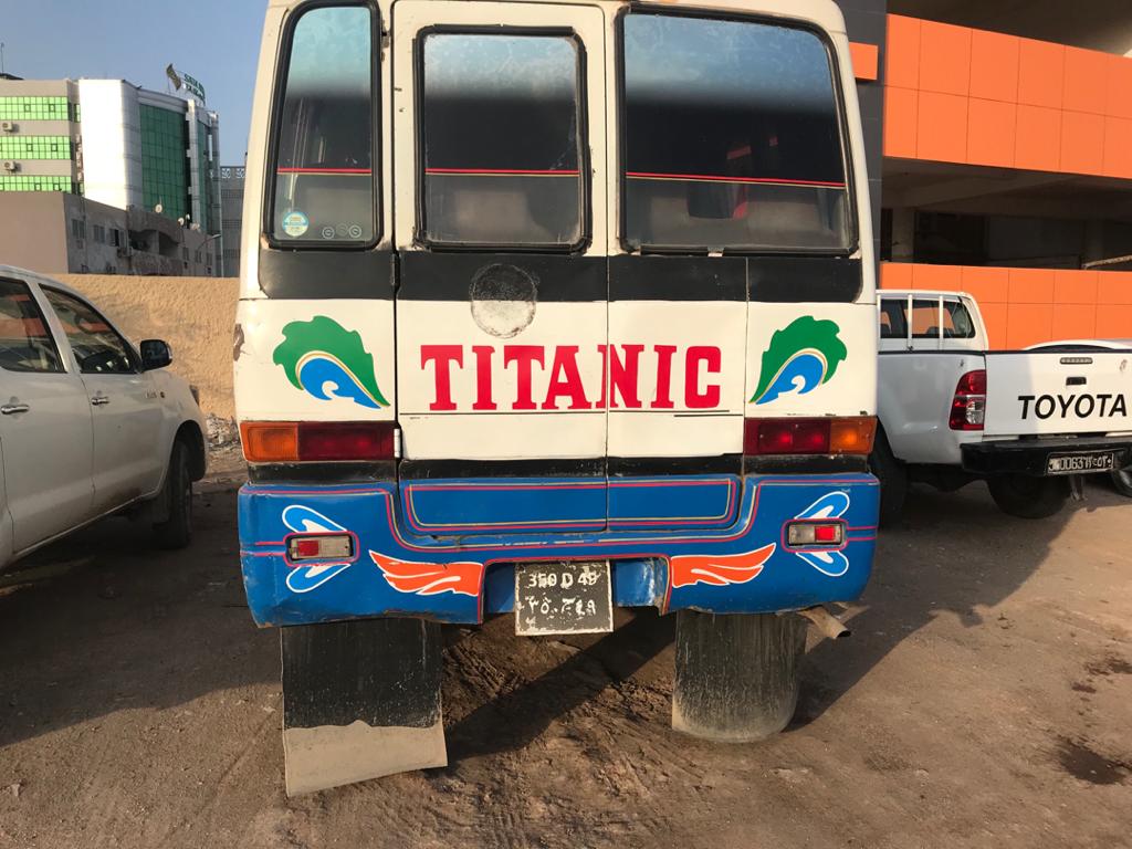 Grand Bus Fuso de 30 places à un prix abordable à Djibouti