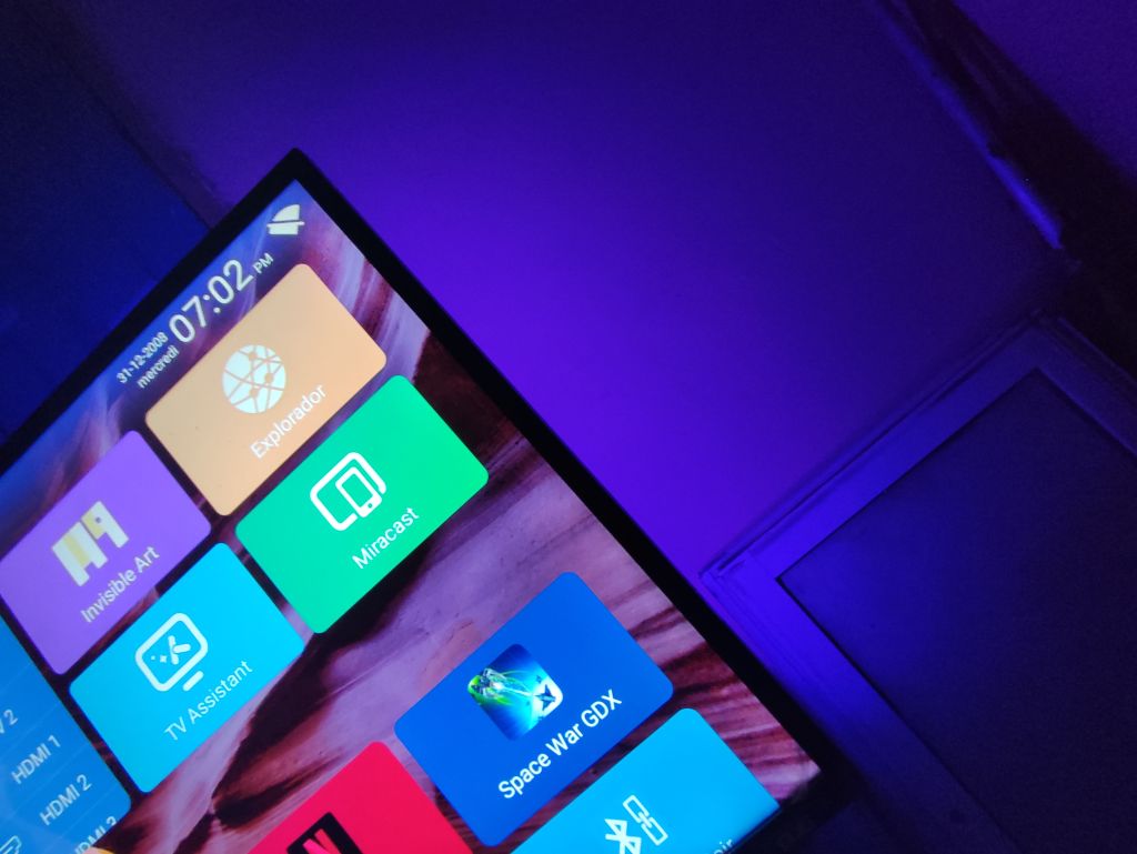 Ecran Sam 55 pouces avec LED à l'arrière. à Djibouti