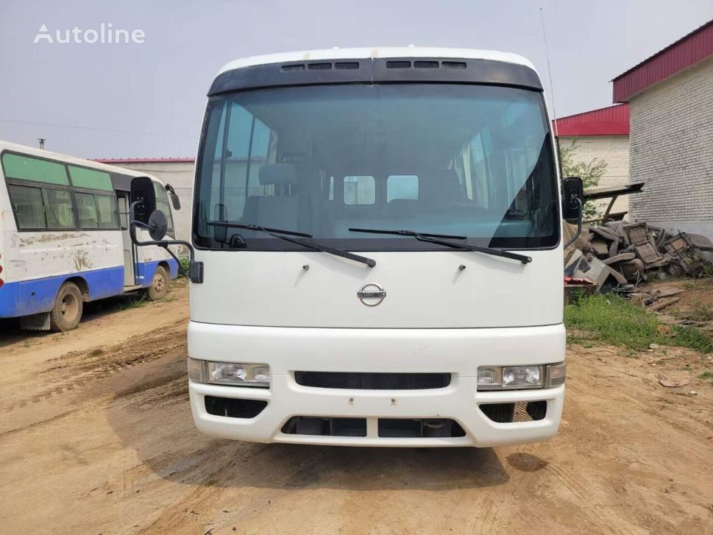 Grand Bus NIssan Année 2011 à Djibouti