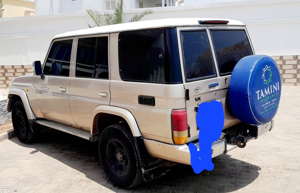 Toyota land cruiser Hartop. à Djibouti