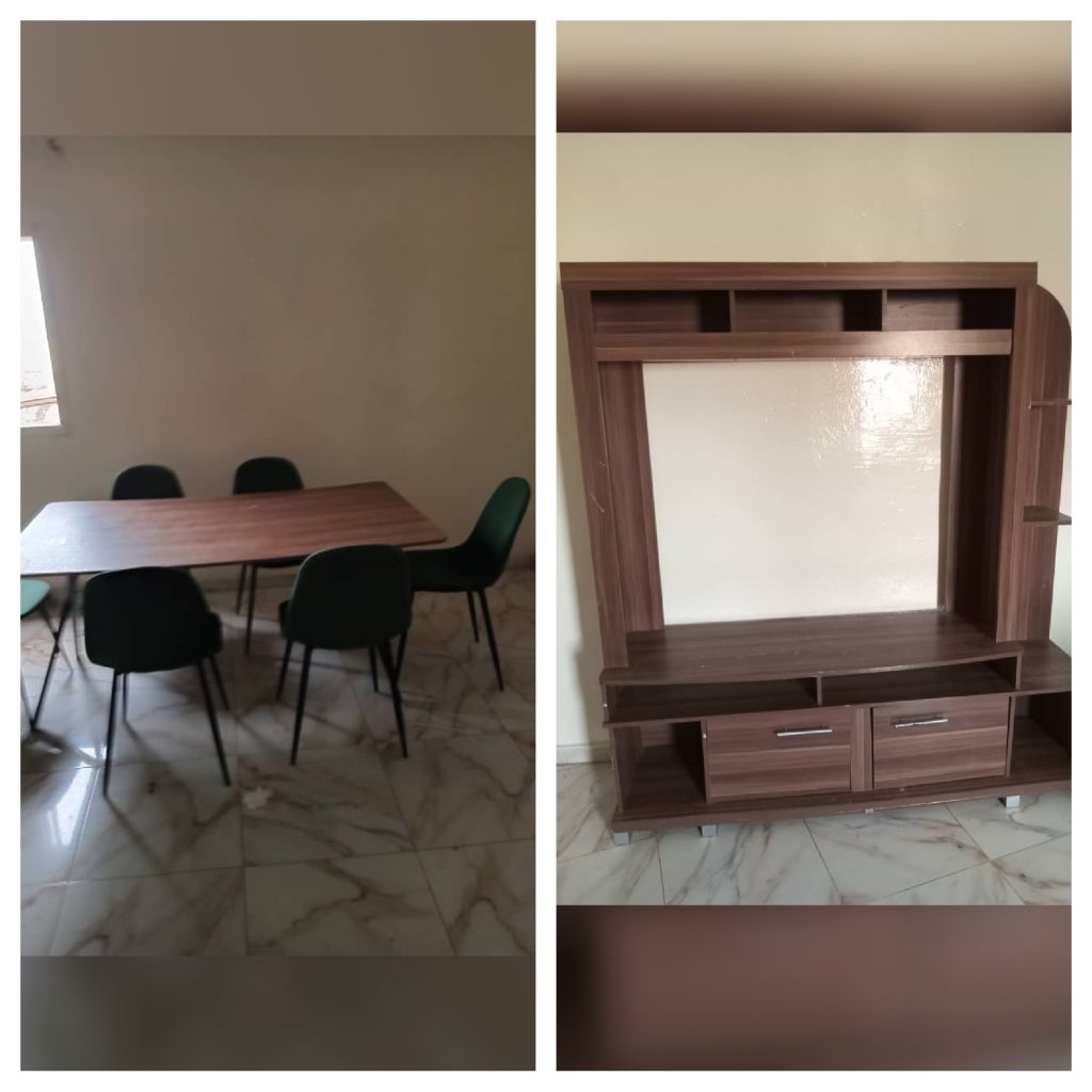 Une commode TV et une Table à manger à Djibouti