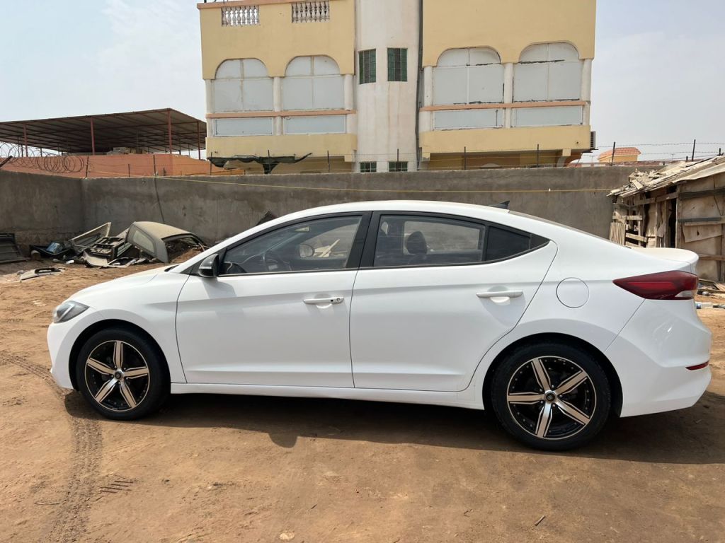 Hyundai Avante, Toute option à Djibouti