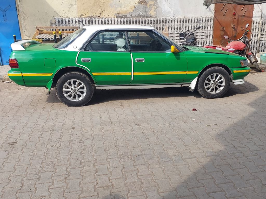 Voiture Taxi Toyota Mark II à Djibouti