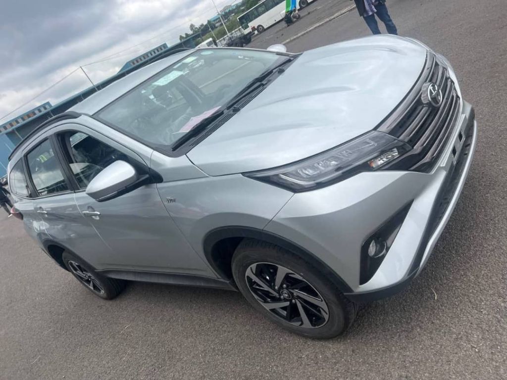 Voiture Toyota Rush Année 2023 Couleur :Argent à Djibouti