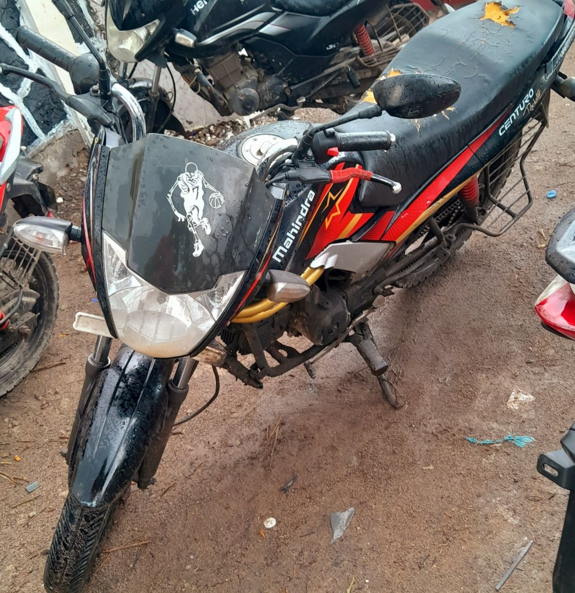 Moto Mahendra 150 à Djibouti