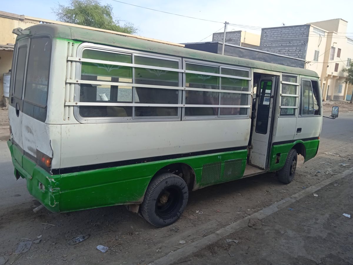 Bus Mitsubishi Rosa à Djibouti