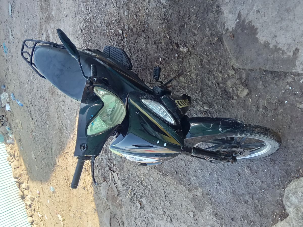 Moto Loncin 110 noire à prix abordable à Djibouti