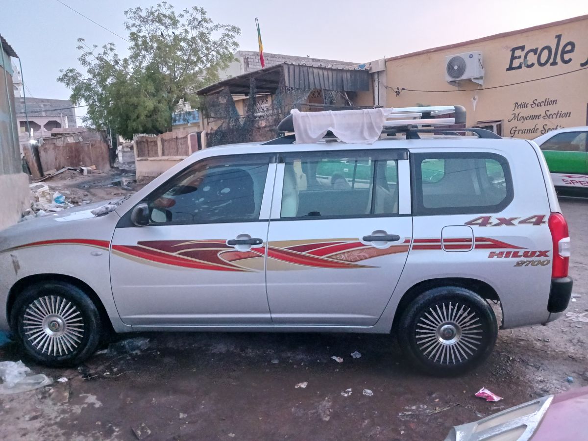 Toyota Probox 2015, bon état, moteur en bon état à Djibouti