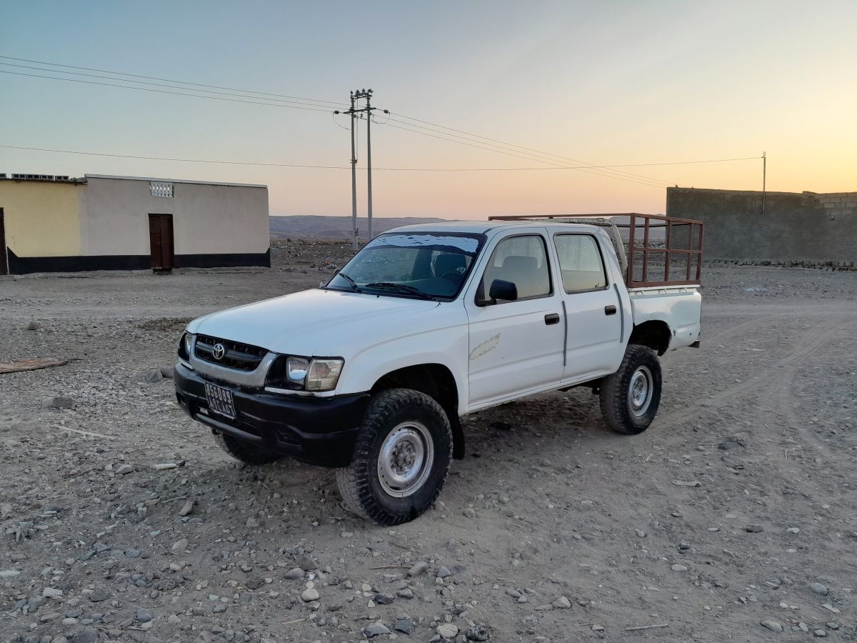 Toyota Hilux LN166, 3L, climatisation, parfait état à Djibouti