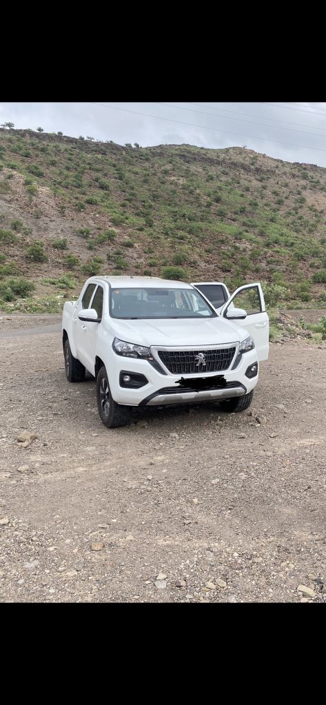 voiture peugeot Pick up 2023 à Djibouti