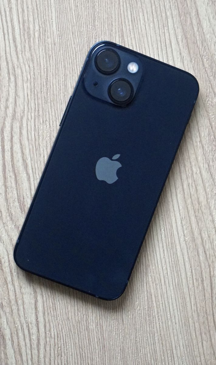 iPhone 13 Mini 128 Go, couleur Midnight, comme neuf à Djibouti