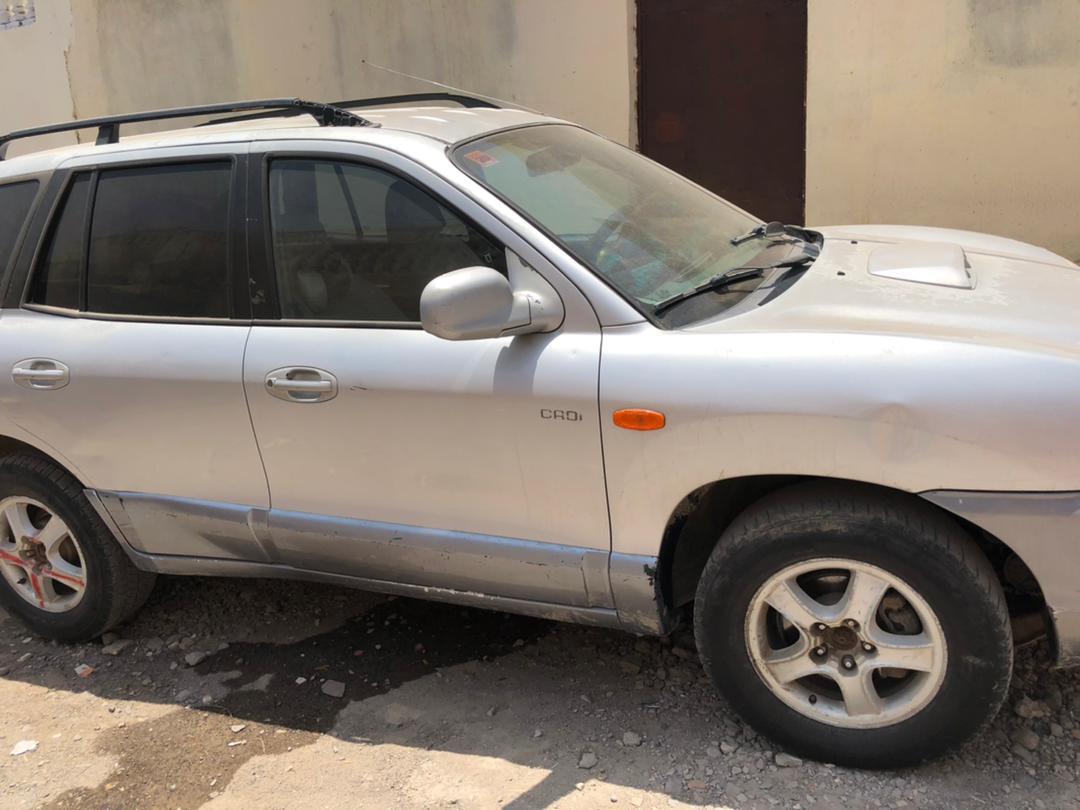 Hyundai Santa Fe 2005, diesel, bon état à Djibouti