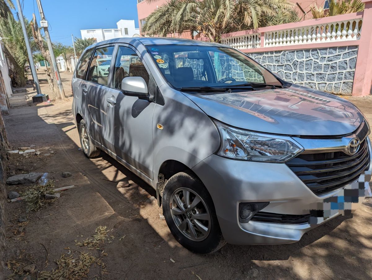 Toyota Avanza 2017, 7 places, AWD, climatisation parfaite à Djibouti